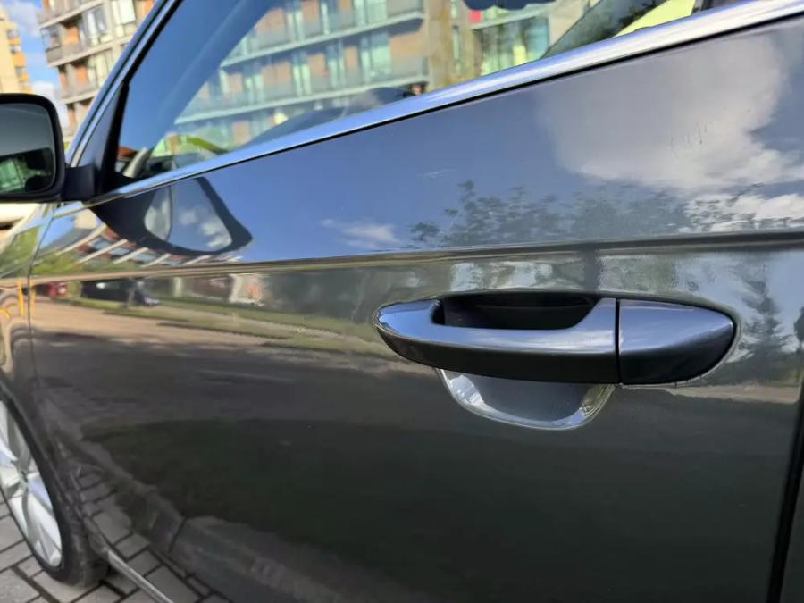 Grey Volkswagen Passat B7 2012 in Riga, with an engine capacity of 2.00 L and mileage of 333 thousand km for 4990 €, photo 7 on AUTOMOTO.COM.LV