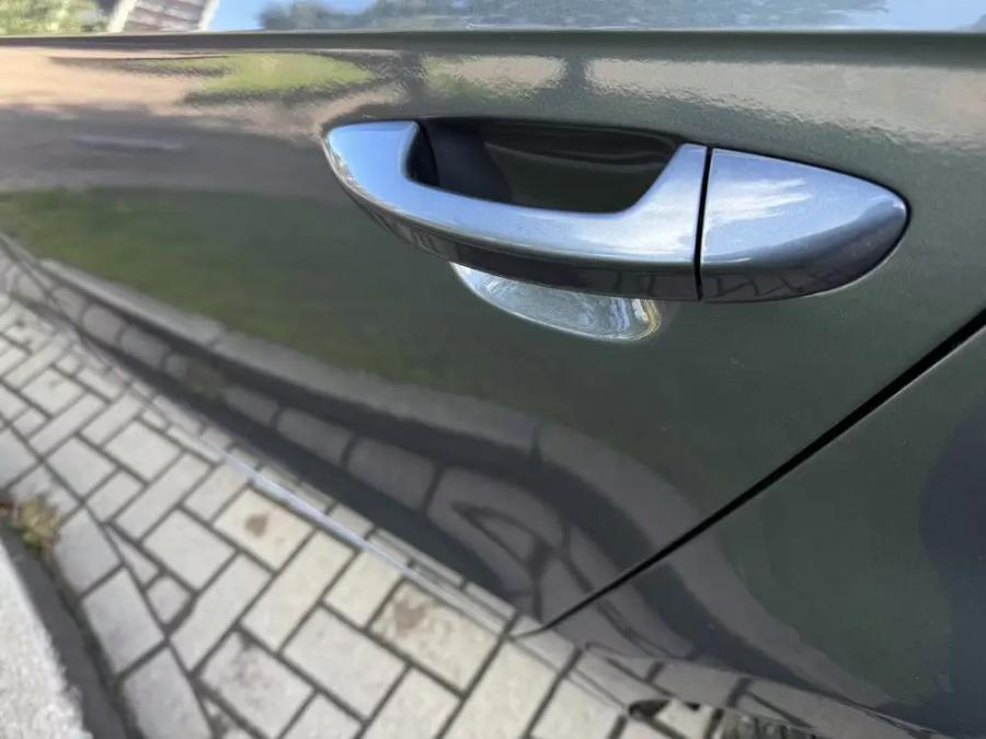 Grey Volkswagen Passat B7 2012 in Riga, with an engine capacity of 2.00 L and mileage of 333 thousand km for 4990 €, photo 8 on AUTOMOTO.COM.LV