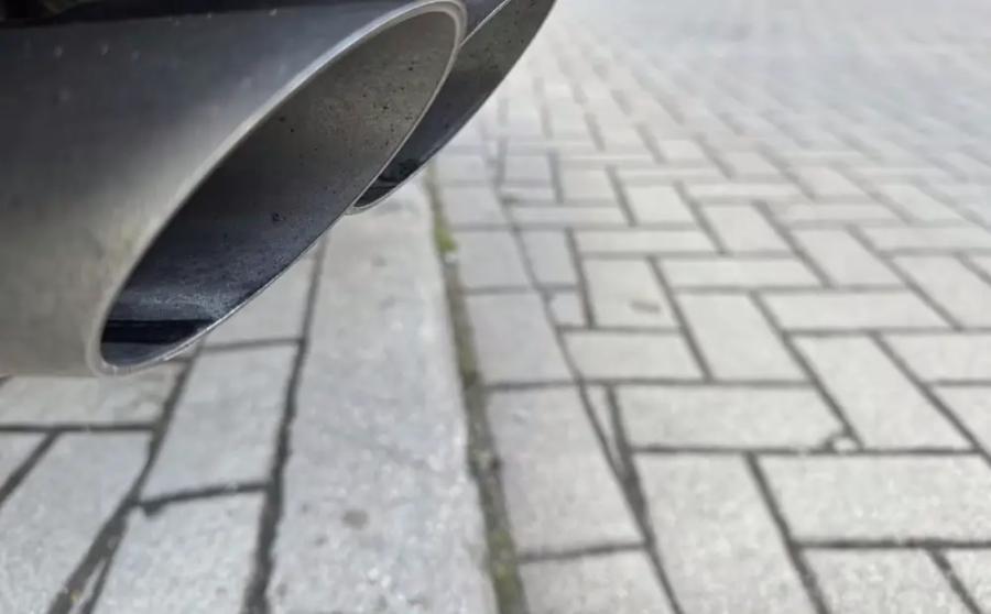 Grey Volkswagen Passat B7 2012 in Riga, with an engine capacity of 2.00 L and mileage of 333 thousand km for 4990 €, photo 9 on AUTOMOTO.COM.LV
