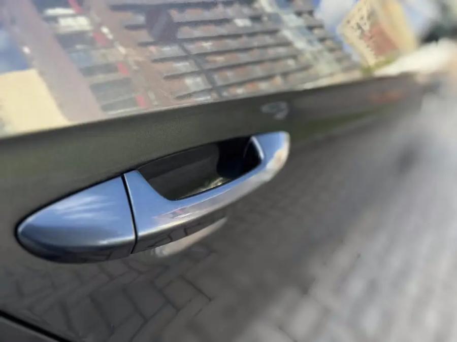 Grey Volkswagen Passat B7 2012 in Riga, with an engine capacity of 2.00 L and mileage of 333 thousand km for 4990 €, photo 11 on AUTOMOTO.COM.LV