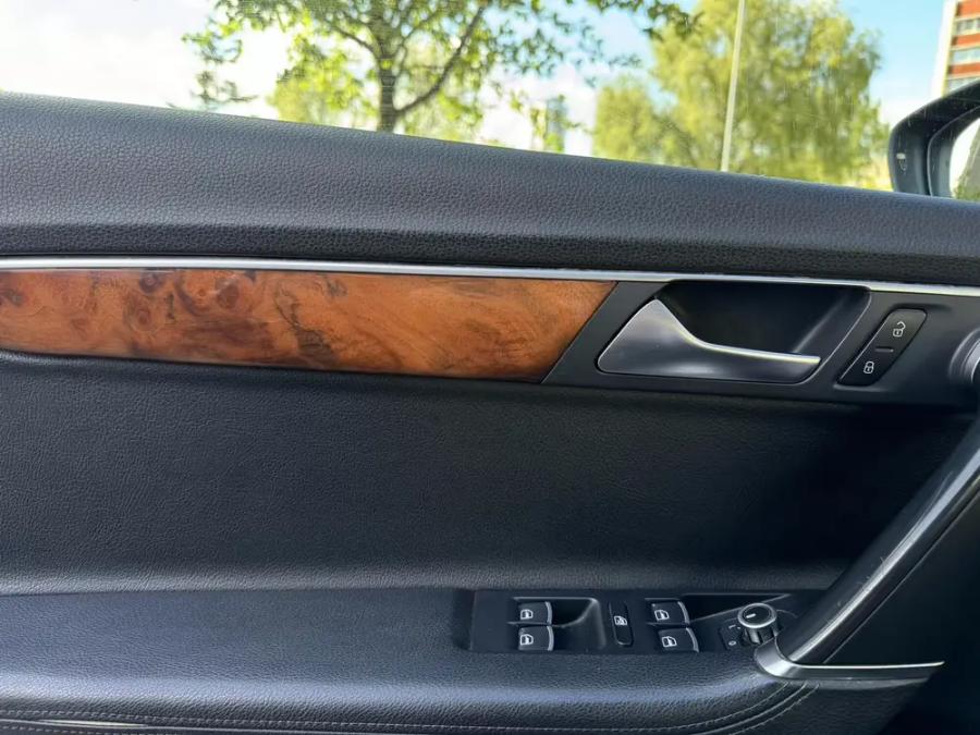 Grey Volkswagen Passat B7 2012 in Riga, with an engine capacity of 2.00 L and mileage of 333 thousand km for 4990 €, photo 24 on AUTOMOTO.COM.LV