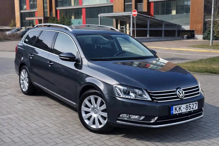 Grey Volkswagen Passat B7 2012 in Riga, with an engine capacity of 2.00 L and mileage of 389 thousand km for 4990 €, photo 1 on AUTOMOTO.COM.LV