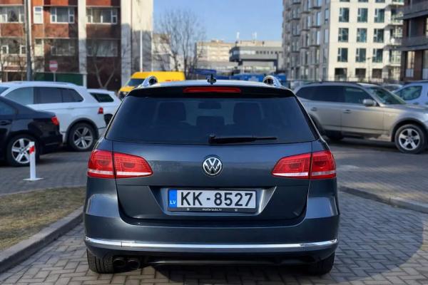 Grey Volkswagen Passat B7 2012 in Riga, with an engine capacity of 2.00 L and mileage of 389 thousand km for 4990 €, photo 4 on AUTOMOTO.COM.LV