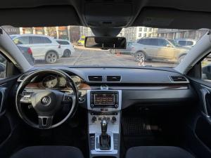 Grey Volkswagen Passat B7 2012 in Riga, with an engine capacity of 2.00 L and mileage of 389 thousand km for 4990 €, photo 6 on AUTOMOTO.COM.LV
