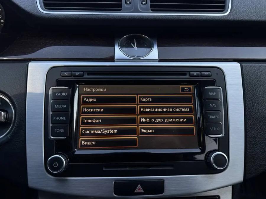 Grey Volkswagen Passat B7 2012 in Riga, with an engine capacity of 2.00 L and mileage of 389 thousand km for 4990 €, photo 13 on AUTOMOTO.COM.LV