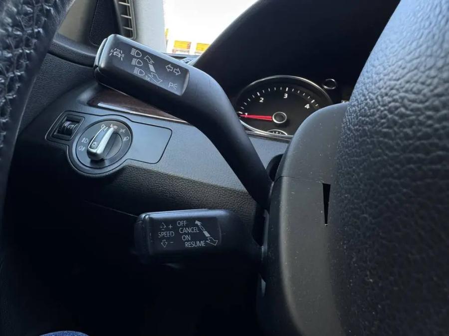 Grey Volkswagen Passat B7 2012 in Riga, with an engine capacity of 2.00 L and mileage of 389 thousand km for 4990 €, photo 20 on AUTOMOTO.COM.LV
