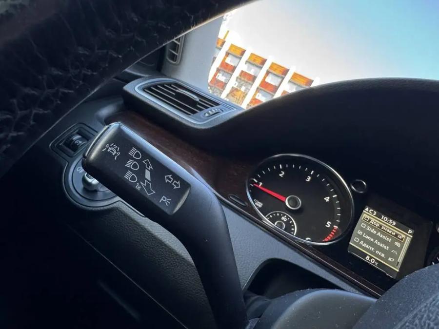 Grey Volkswagen Passat B7 2012 in Riga, with an engine capacity of 2.00 L and mileage of 389 thousand km for 4990 €, photo 21 on AUTOMOTO.COM.LV
