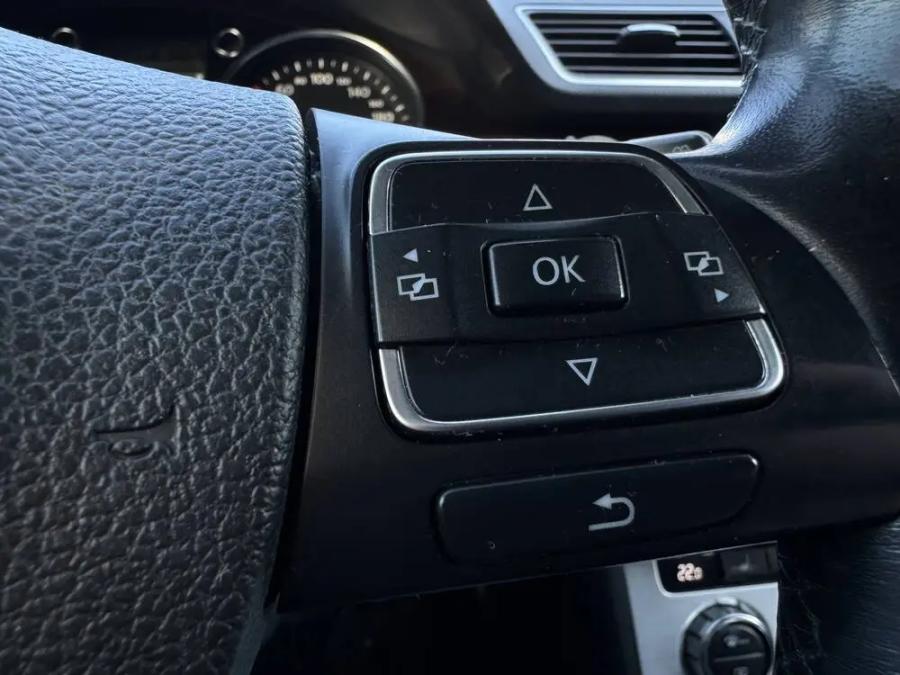 Grey Volkswagen Passat B7 2012 in Riga, with an engine capacity of 2.00 L and mileage of 389 thousand km for 4990 €, photo 23 on AUTOMOTO.COM.LV