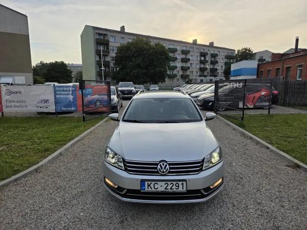 Grey Volkswagen Passat B7 2012 in Ventspils, with an engine capacity of 2.00 L and mileage of 333 thousand km for 3700 €, photo 2 on AUTOMOTO.COM.LV