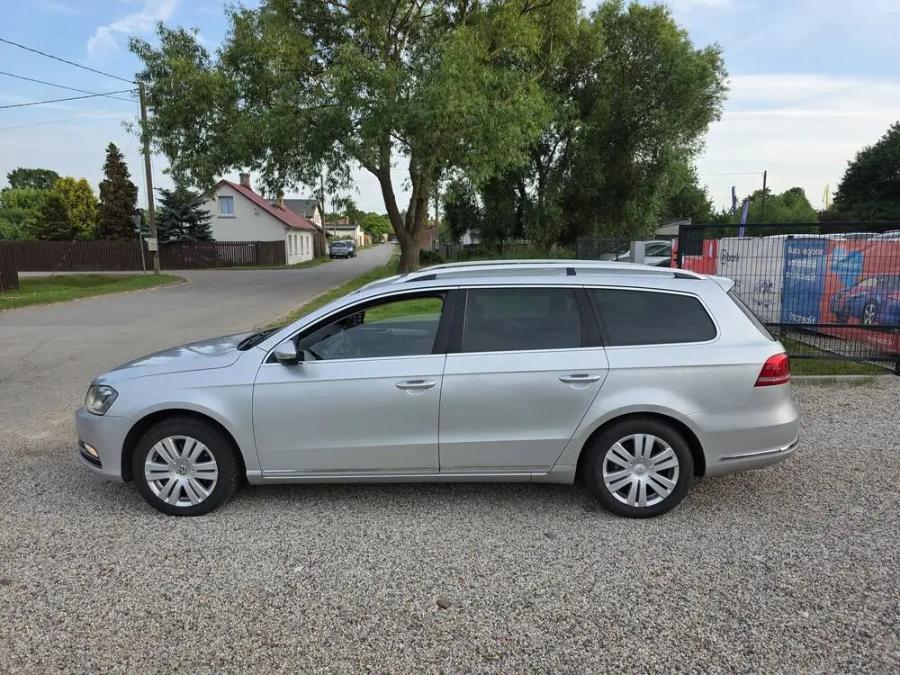 Grey Volkswagen Passat B7 2012 in Ventspils, with an engine capacity of 2.00 L and mileage of 333 thousand km for 3700 €, photo 5 on AUTOMOTO.COM.LV