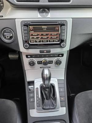 Grey Volkswagen Passat B7 2012 in Ventspils, with an engine capacity of 2.00 L and mileage of 333 thousand km for 3700 €, photo 15 on AUTOMOTO.COM.LV
