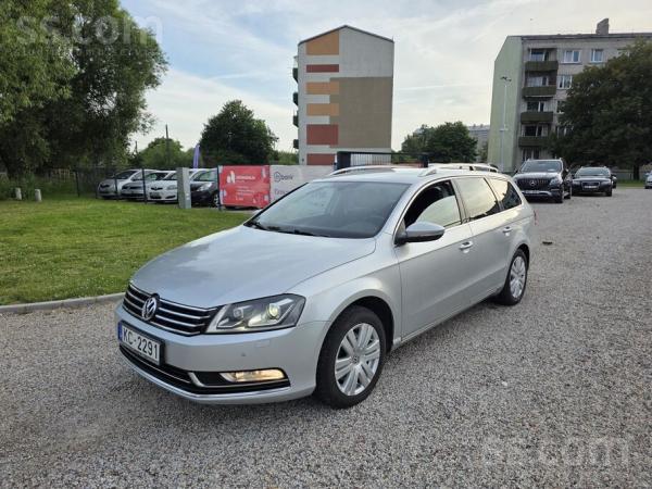 Grey Volkswagen Passat B7 2012 in Ventspils, with an engine capacity of 2.00 L and mileage of 333 thousand km for 3700 €, photo 1 on AUTOMOTO.COM.LV