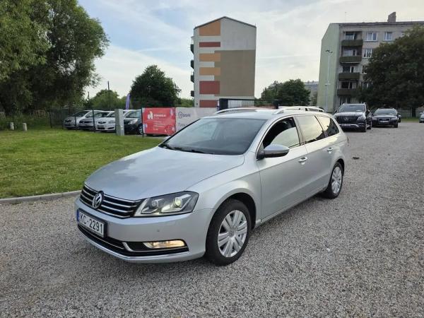 Grey Volkswagen Passat B7 2012 in Ventspils, with an engine capacity of 2.00 L and mileage of 333 thousand km for 3700 €, photo 1 on AUTOMOTO.COM.LV