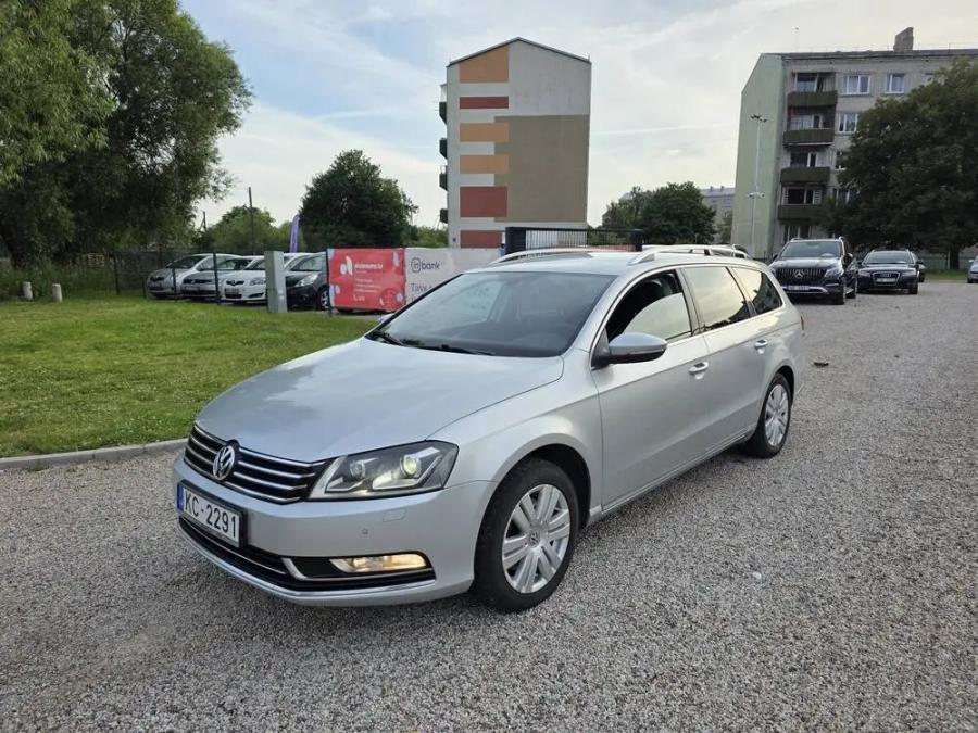 Pelēks Volkswagen Passat B7 2012 Ventspils, ar dzinēja tilpumu 2.00 L un nobraukumu 333 tūkst. km par 3700 €, foto 1 vietnē AUTOMOTO.COM.LV