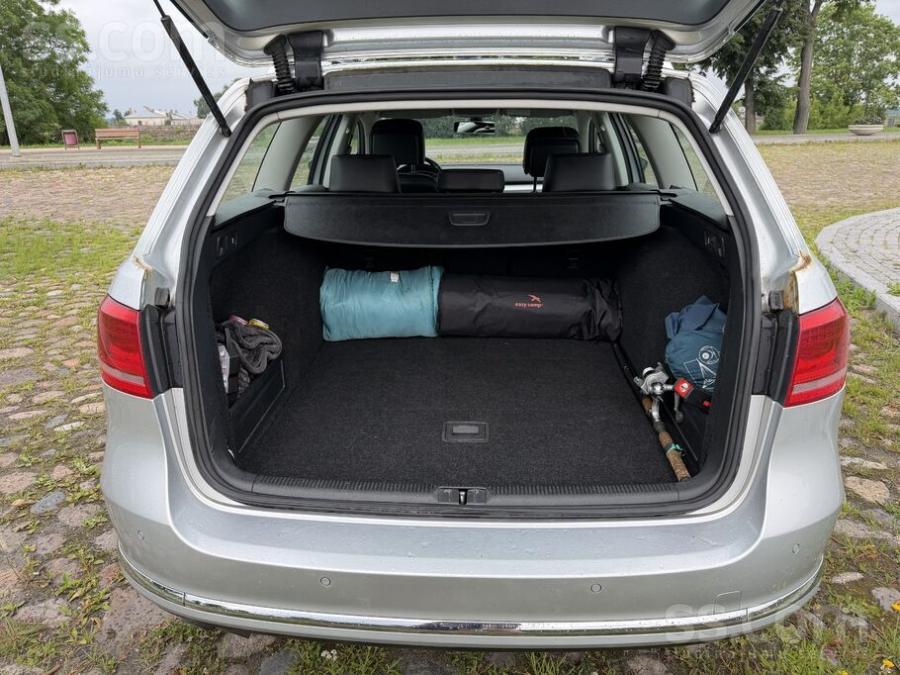 Pelēks Volkswagen Passat B7 2012 Rīga, ar dzinēja tilpumu 2.00 L un nobraukumu 197 tūkst. km par 5400 €, foto 5 vietnē AUTOMOTO.COM.LV