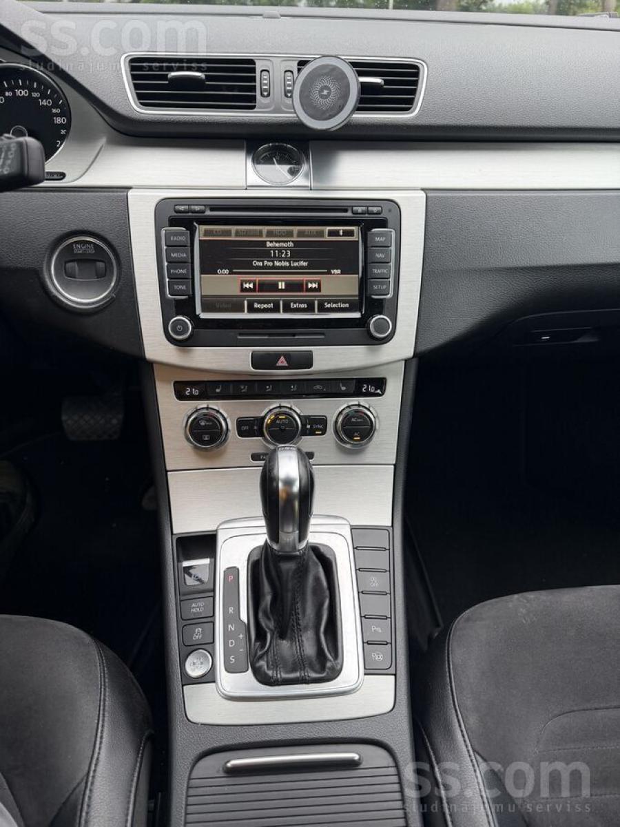 Pelēks Volkswagen Passat B7 2012 Rīga, ar dzinēja tilpumu 2.00 L un nobraukumu 197 tūkst. km par 5400 €, foto 11 vietnē AUTOMOTO.COM.LV