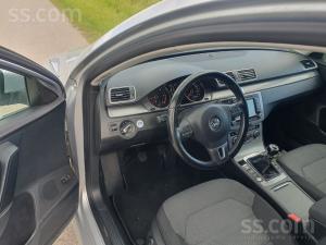Pelēks Volkswagen Passat B7 2012 Bauska, ar dzinēja tilpumu 2.00 L un nobraukumu 284 tūkst. km par 4850 €, foto 12 vietnē AUTOMOTO.COM.LV