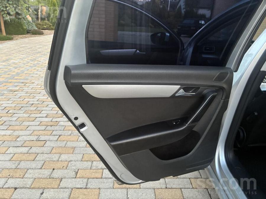 Grey Volkswagen Passat B7 2012 in Riga, with an engine capacity of 2.00 L and mileage of 0 thousand km for 5500 €, photo 16 on AUTOMOTO.COM.LV