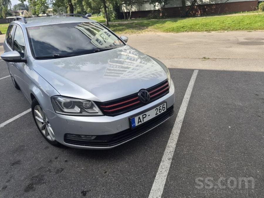 Grey Volkswagen Passat B7 2012 in Riga, with an engine capacity of 2.00 L and mileage of 371 thousand km for 4400 €, photo 1 on AUTOMOTO.COM.LV