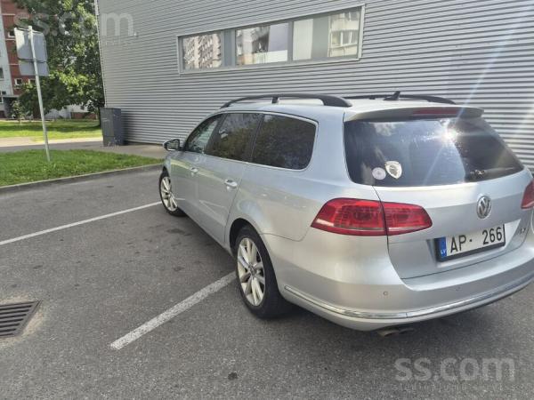 Pelēks Volkswagen Passat B7 2012 Rīga, ar dzinēja tilpumu 2.00 L un nobraukumu 371 tūkst. km par 4400 €, foto 3 vietnē AUTOMOTO.COM.LV