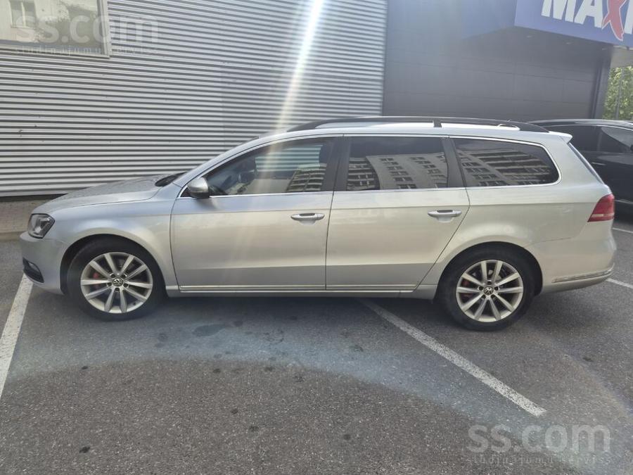 Grey Volkswagen Passat B7 2012 in Riga, with an engine capacity of 2.00 L and mileage of 371 thousand km for 4400 €, photo 4 on AUTOMOTO.COM.LV