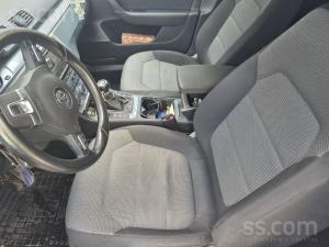 Grey Volkswagen Passat B7 2012 in Riga, with an engine capacity of 2.00 L and mileage of 371 thousand km for 4400 €, photo 6 on AUTOMOTO.COM.LV