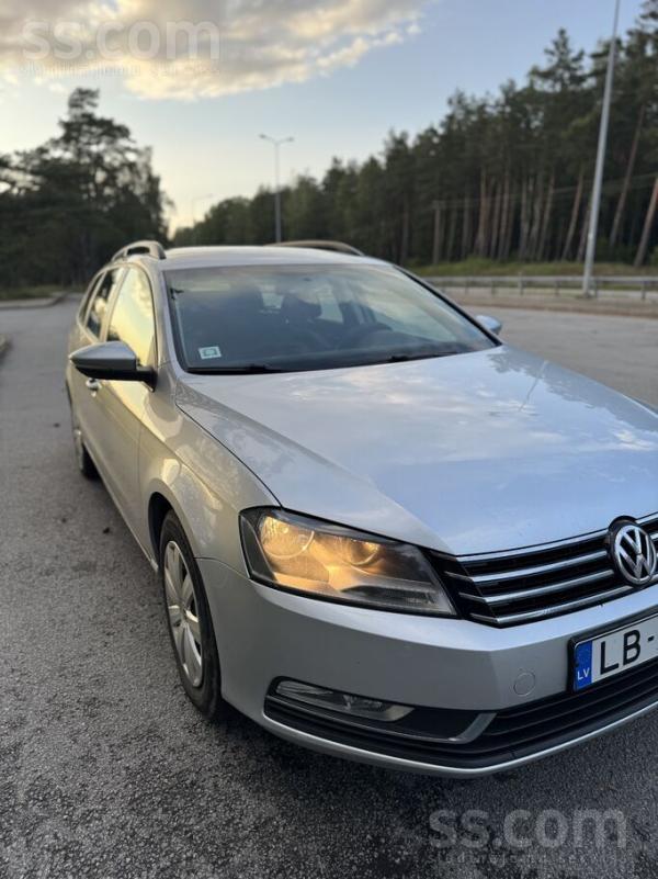 Grey Volkswagen Passat B7 2013 in Riga, with an engine capacity of 2.00 L and mileage of 312 thousand km for 4800 €, photo 9 on AUTOMOTO.COM.LV