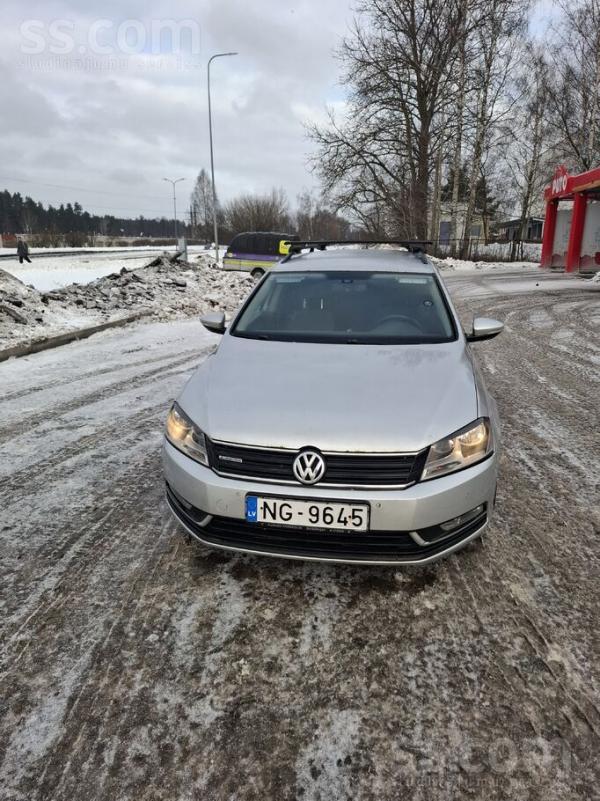 Grey Volkswagen Passat B7 2013 in Riga, with an engine capacity of 1.60 L and mileage of 399 thousand km for 2300 €, photo 1 on AUTOMOTO.COM.LV