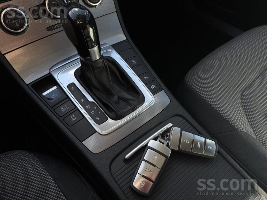 Grey Volkswagen Passat B7 2013 in Liepaja, with an engine capacity of 2.00 L and mileage of 283 thousand km for 6950 €, photo 13 on AUTOMOTO.COM.LV