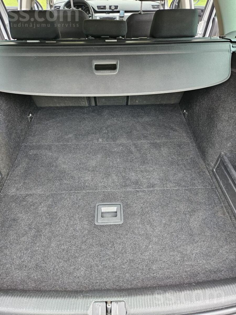 Pelēks Volkswagen Passat B7 2013 Kuldīga, ar dzinēja tilpumu 2.00 L un nobraukumu 307 tūkst. km par 4400 €, foto 7 vietnē AUTOMOTO.COM.LV