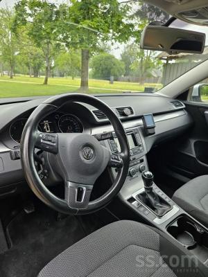 Pelēks Volkswagen Passat B7 2013 Kuldīga, ar dzinēja tilpumu 2.00 L un nobraukumu 307 tūkst. km par 4400 €, foto 9 vietnē AUTOMOTO.COM.LV