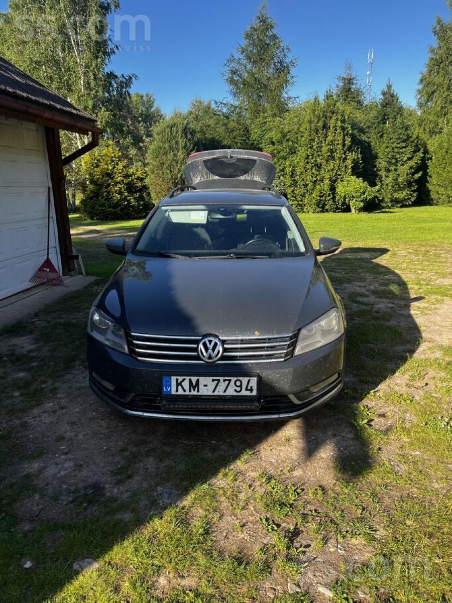 Grey Volkswagen Passat B7 2013 in Cesis, with an engine capacity of 1.60 L and mileage of 438 thousand km for 2000 €, photo 1 on AUTOMOTO.COM.LV