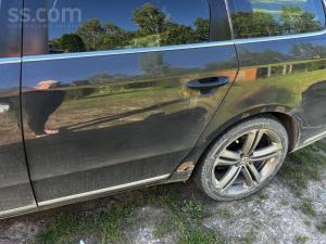 Grey Volkswagen Passat B7 2013 in Cesis, with an engine capacity of 1.60 L and mileage of 438 thousand km for 2000 €, photo 3 on AUTOMOTO.COM.LV