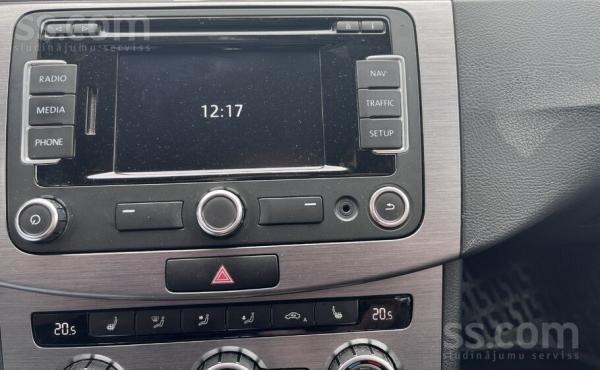 Grey Volkswagen Passat B7 2013 in Valmiera, with an engine capacity of 2.00 L and mileage of 256 thousand km for 5000 €, photo 10 on AUTOMOTO.COM.LV