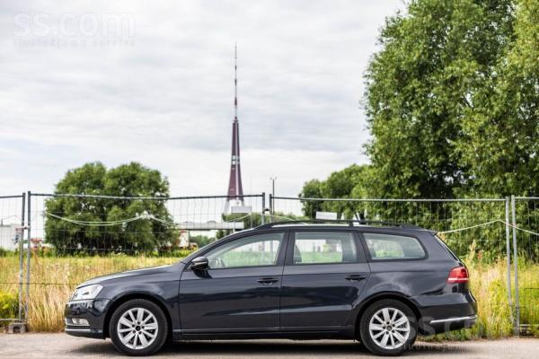 Pelēks Volkswagen Passat B7 2013 Rīga, ar dzinēja tilpumu 2.00 L un nobraukumu 304 tūkst. km par 5490 €, foto 4 vietnē AUTOMOTO.COM.LV