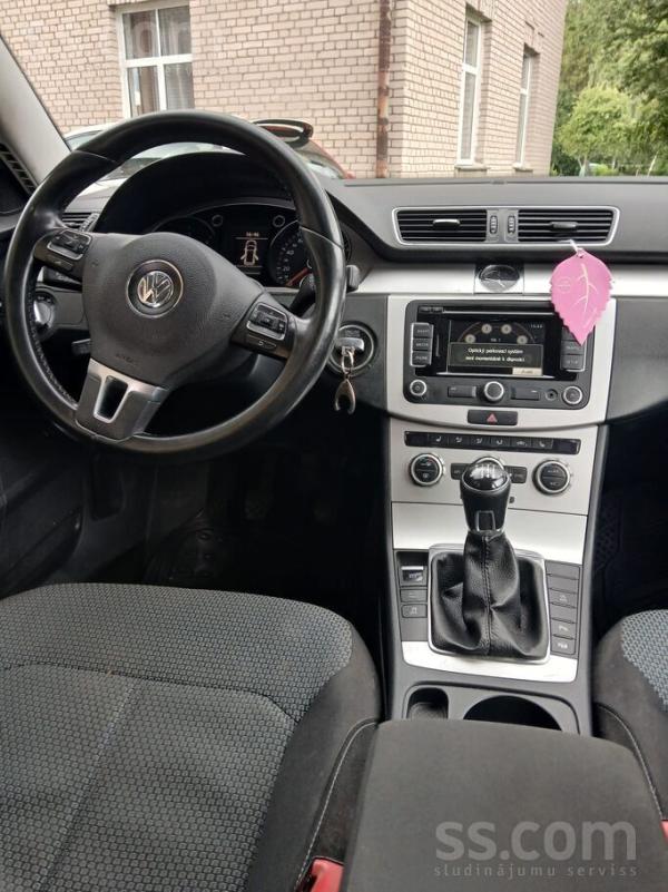 Pelēks Volkswagen Passat B7 2013 Cēsis, ar dzinēja tilpumu 1.60 L un nobraukumu 409 tūkst. km par 4100 €, foto 3 vietnē AUTOMOTO.COM.LV