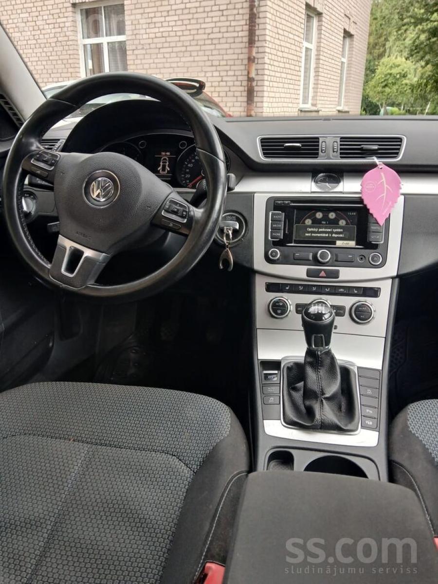 Pelēks Volkswagen Passat B7 2013 Cēsis, ar dzinēja tilpumu 1.60 L un nobraukumu 409 tūkst. km par 4100 €, foto 4 vietnē AUTOMOTO.COM.LV