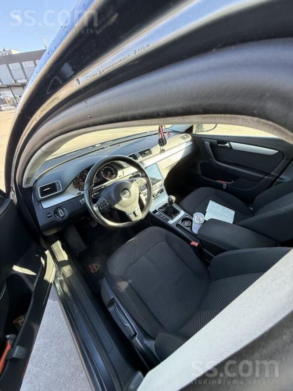 Pelēks Volkswagen Passat B7 2013 Liepāja, ar dzinēja tilpumu 1.60 L un nobraukumu 297 tūkst. km par 3800 €, foto 3 vietnē AUTOMOTO.COM.LV