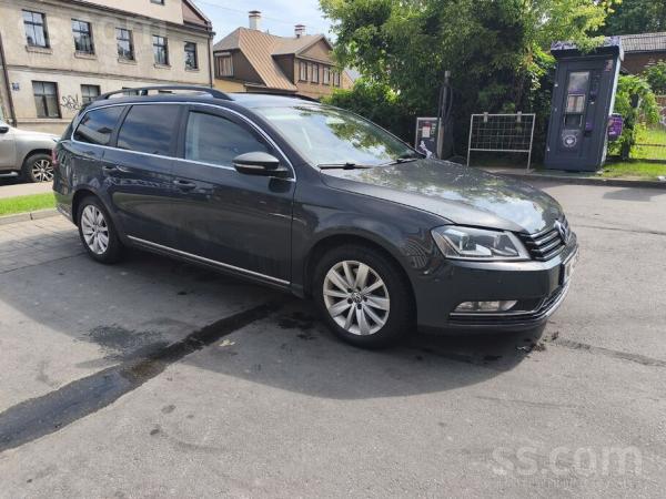 Pelēks Volkswagen Passat B7 2013 Rīga, ar dzinēja tilpumu 2.00 L un nobraukumu 292 tūkst. km par 4550 €, foto 3 vietnē AUTOMOTO.COM.LV