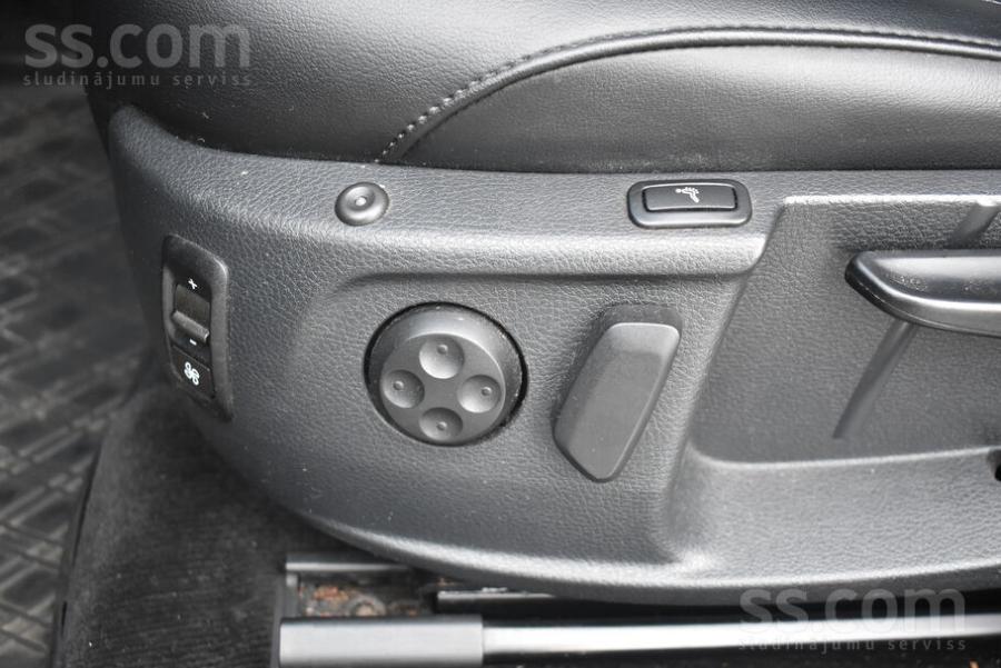 Grey Volkswagen Passat B7 2013 in Kuldiga, with an engine capacity of 2.00 L and mileage of 0 thousand km for 7490 €, photo 23 on AUTOMOTO.COM.LV