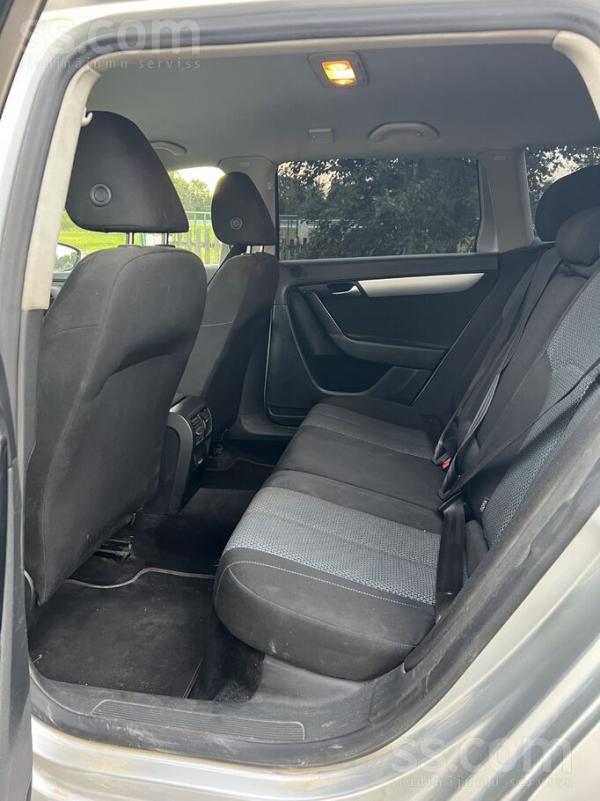 Grey Volkswagen Passat B7 2013 in Riga, with an engine capacity of 1.60 L and mileage of 415 thousand km for 2250 €, photo 6 on AUTOMOTO.COM.LV