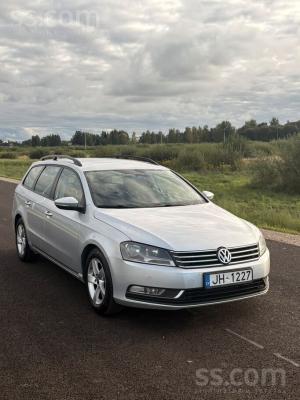 Pelēks Volkswagen Passat B7 2013 Jelgava, ar dzinēja tilpumu 2.00 L un nobraukumu 328 tūkst. km par 4590 €, foto  vietnē AUTOMOTO.COM.LV