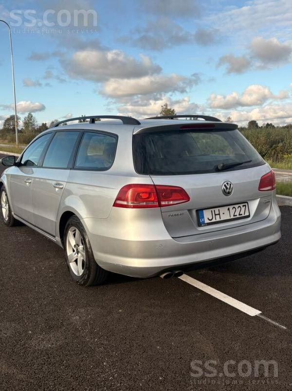 Grey Volkswagen Passat B7 2013 in Jelgava, with an engine capacity of 2.00 L and mileage of 328 thousand km for 4590 €, photo 8 on AUTOMOTO.COM.LV