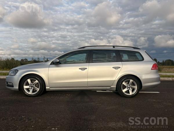 Grey Volkswagen Passat B7 2013 in Jelgava, with an engine capacity of 2.00 L and mileage of 328 thousand km for 4590 €, photo 9 on AUTOMOTO.COM.LV