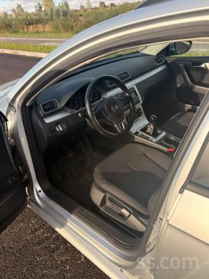 Pelēks Volkswagen Passat B7 2013 Jelgava, ar dzinēja tilpumu 2.00 L un nobraukumu 328 tūkst. km par 4590 €, foto 10 vietnē AUTOMOTO.COM.LV