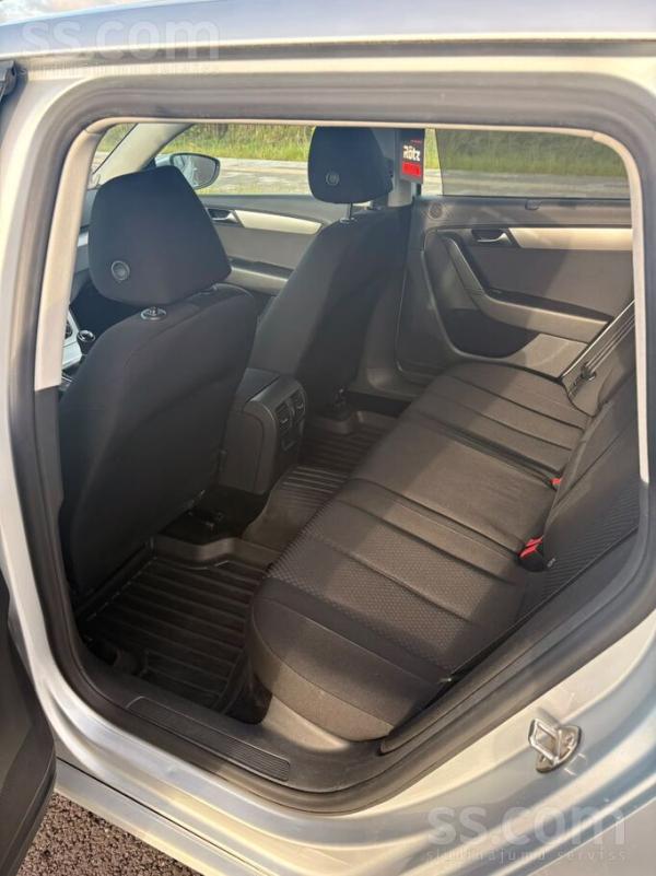 Grey Volkswagen Passat B7 2013 in Jelgava, with an engine capacity of 2.00 L and mileage of 328 thousand km for 4590 €, photo 11 on AUTOMOTO.COM.LV