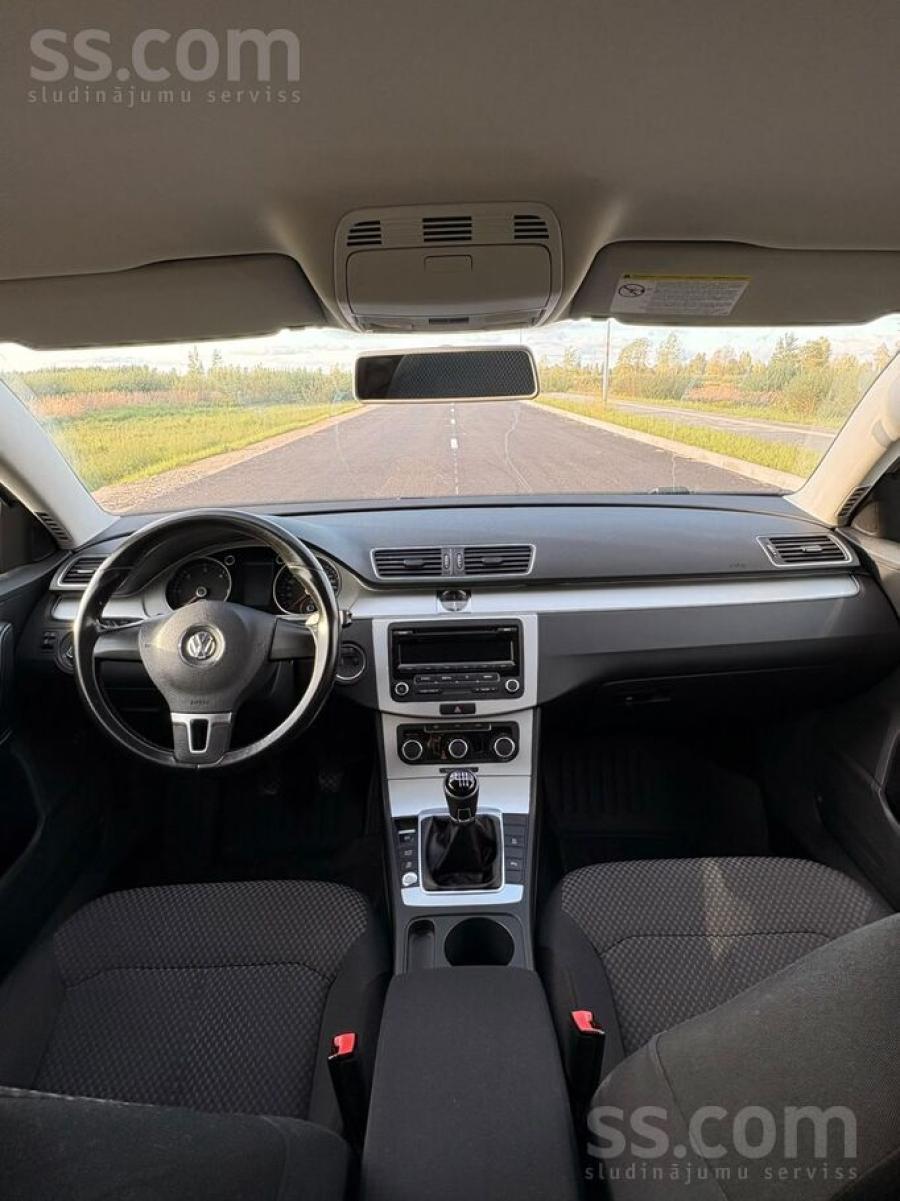 Pelēks Volkswagen Passat B7 2013 Jelgava, ar dzinēja tilpumu 2.00 L un nobraukumu 328 tūkst. km par 4590 €, foto 12 vietnē AUTOMOTO.COM.LV