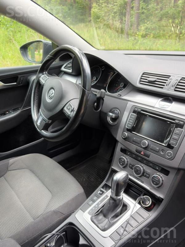 Grey Volkswagen Passat B7 2014 in Daugavpils, with an engine capacity of 2.00 L and mileage of 345 thousand km for 3900 €, photo 8 on AUTOMOTO.COM.LV