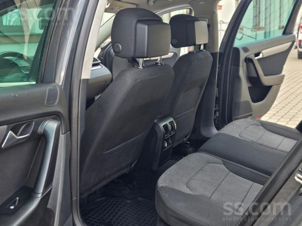 Grey Volkswagen Passat B7 2014 in Jelgava, with an engine capacity of 2.00 L and mileage of 298 thousand km for 5950 €, photo 9 on AUTOMOTO.COM.LV