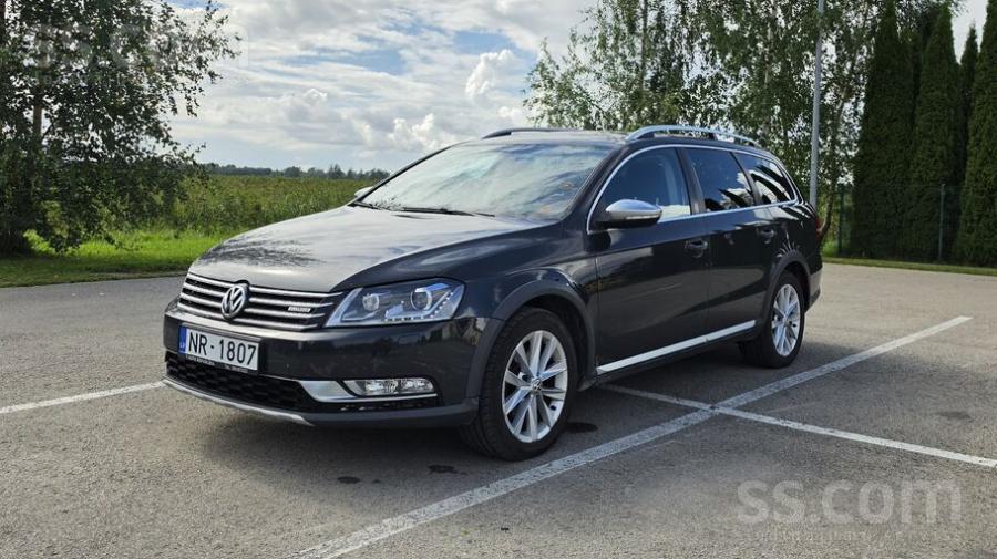 Grey Volkswagen Passat B7 2014 in Bauska, with an engine capacity of 2.00 L and mileage of 318 thousand km for 7000 €, photo 4 on AUTOMOTO.COM.LV